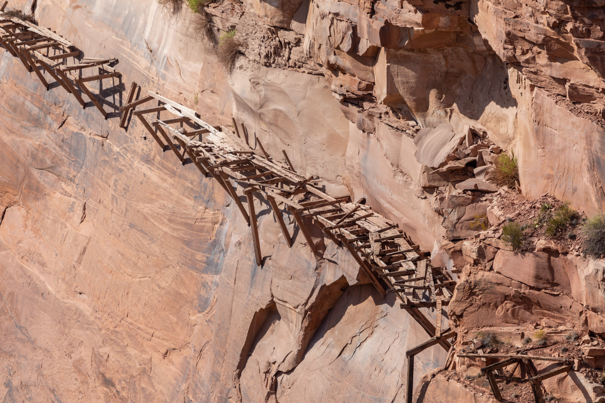 Photos and videos: Hanging Flume and Dolores River in Colorado